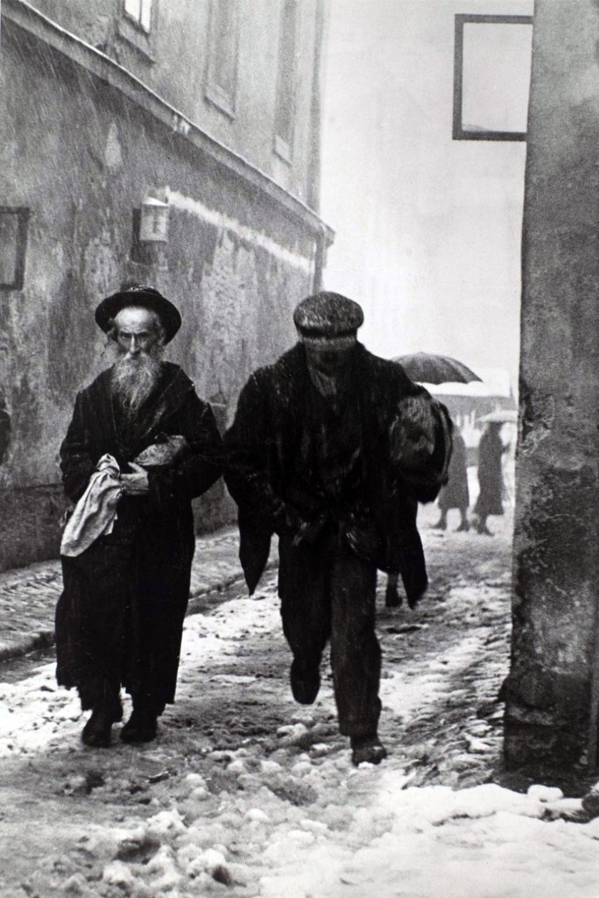 Exhibition: ‘Of Life and Loss: The Polish Photographs of Roman Vishniac ...