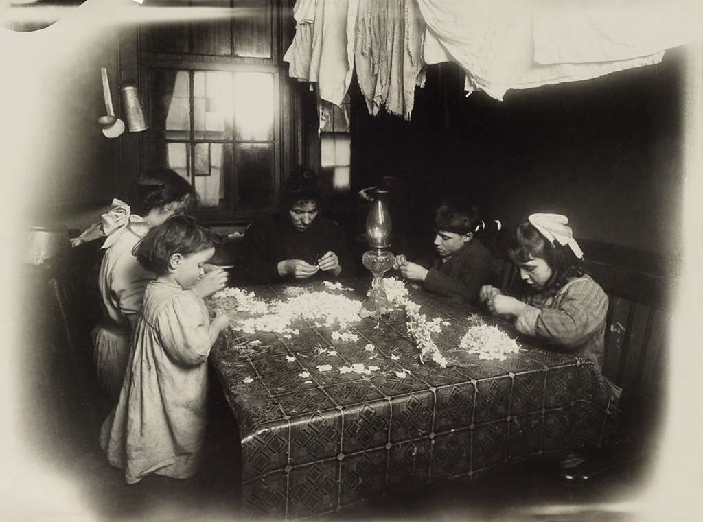 Photographs: “Climbing into immortality” on the work of Lewis W. Hine ...