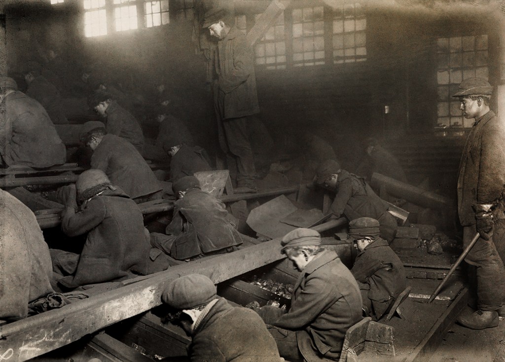 Photographs: “Climbing into immortality” on the work of Lewis W. Hine ...