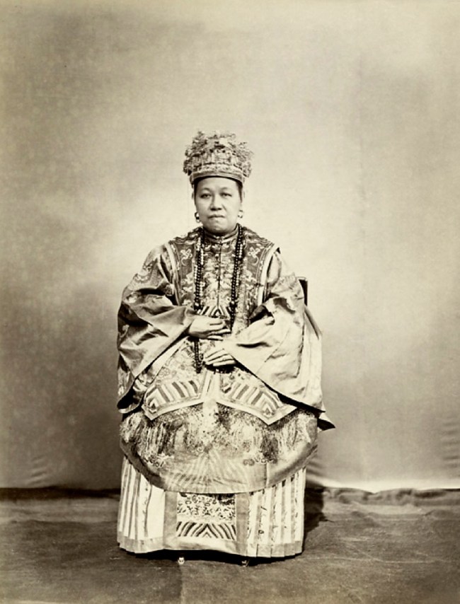 'Dragon Women: Early Chinese Photography' at Loewentheil Photography of ...