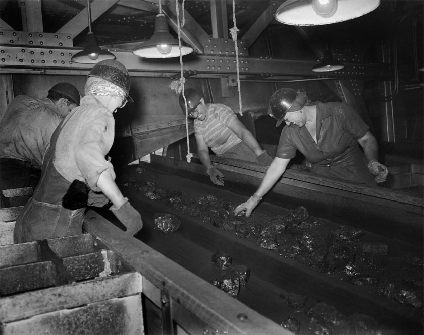 'Power & Light: Russell Lee's Coal Survey' at the National Archives ...